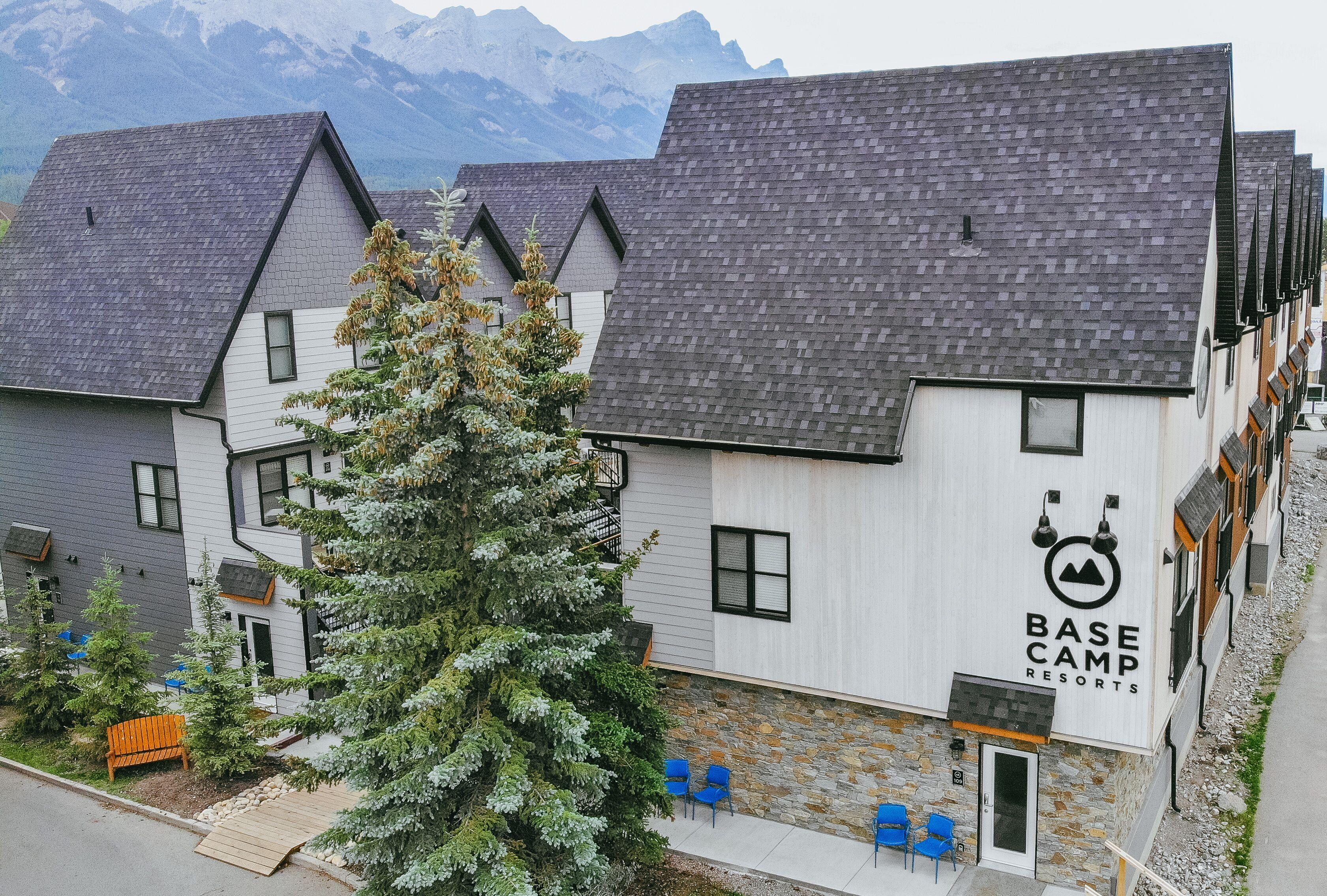 BASECAMP RESORTS | ⋆⋆⋆ | CANMORE, CANADA | SEASON DEALS FROM $162